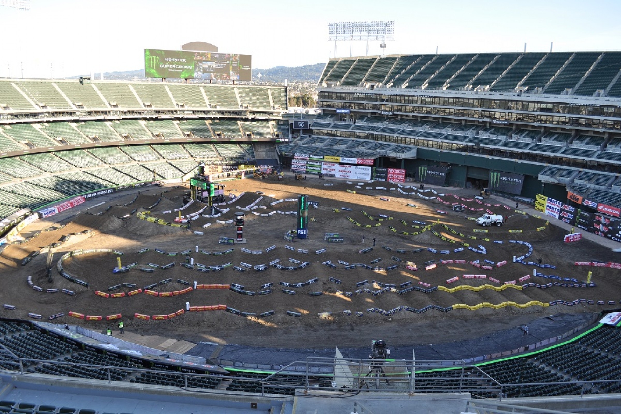 Race Day Feed: Oakland - Supercross - Racer X Online