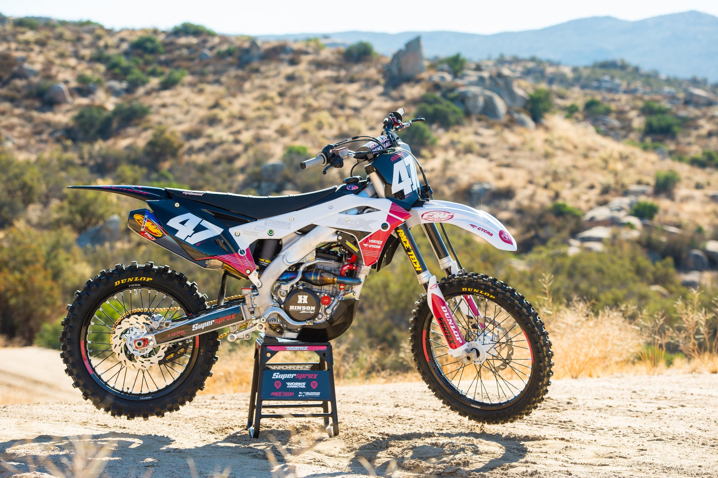 Racer X Films: Garage Build Kawasaki KX250F Big-Bore - Racer X