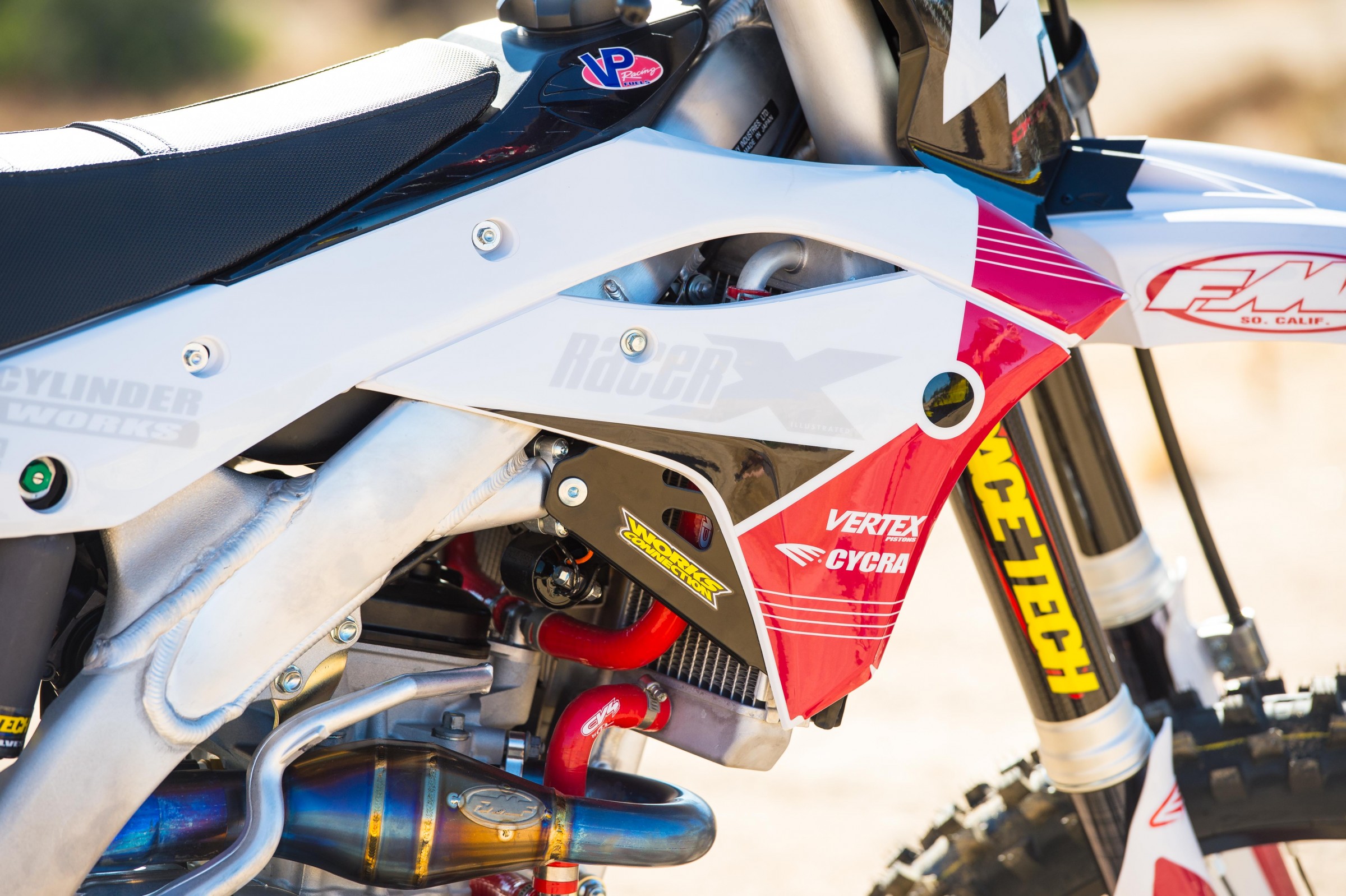 Racer X Films: Garage Build Kawasaki KX250F Big-Bore - Racer X