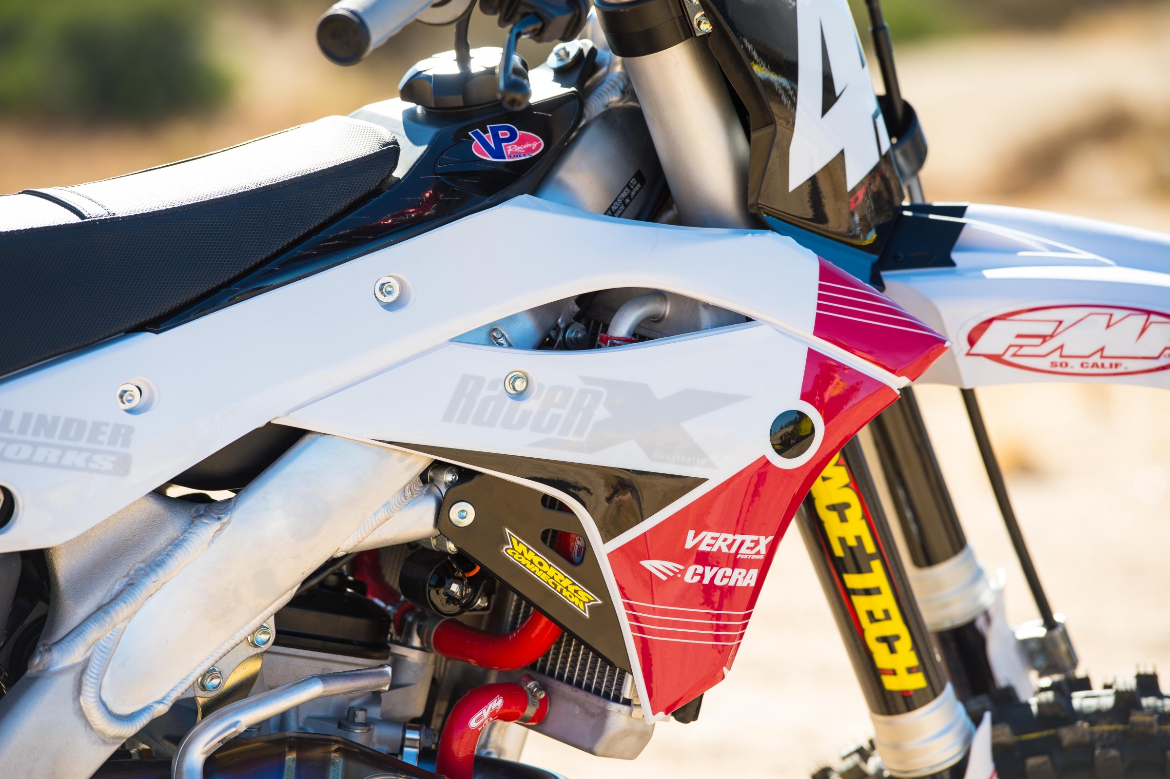 Racer X Films: Garage Build Kawasaki KX250F Big-Bore - Racer X