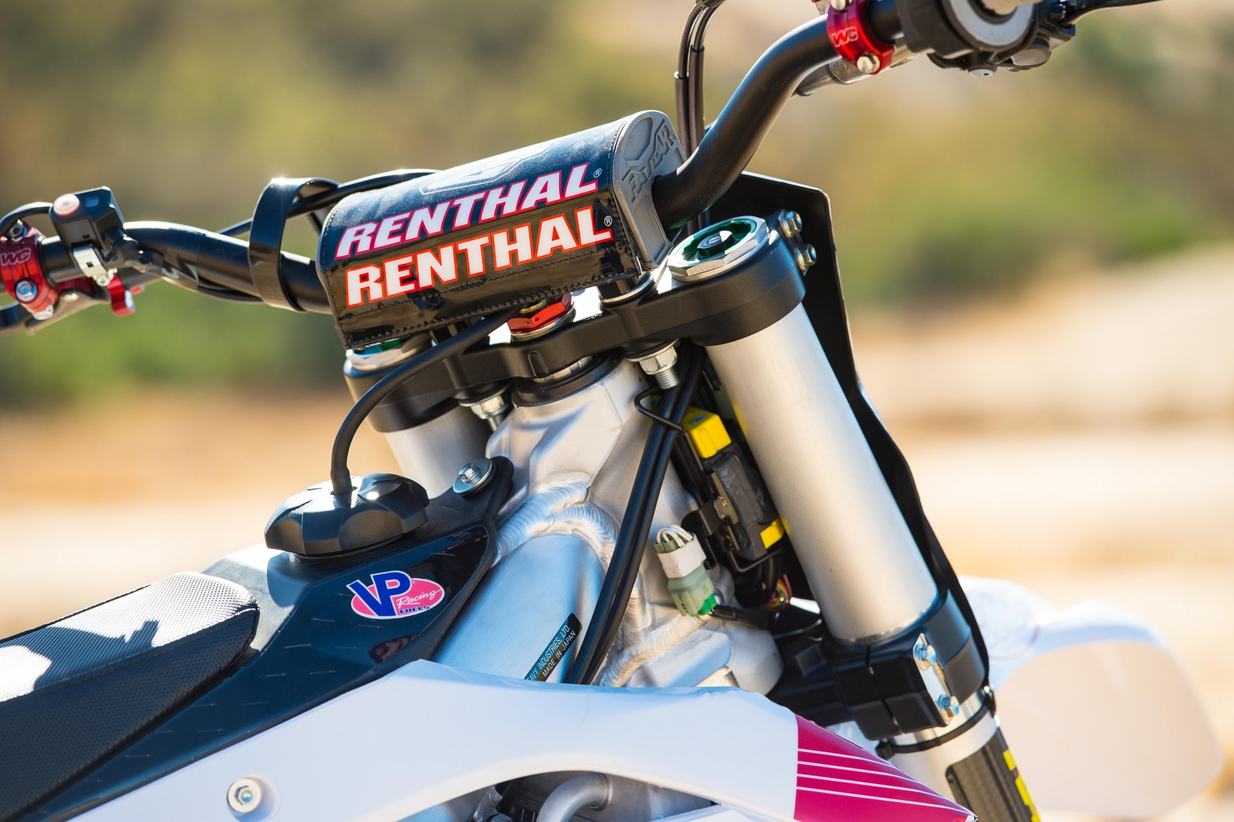 Racer X Films: Garage Build Kawasaki KX250F Big-Bore - Racer X