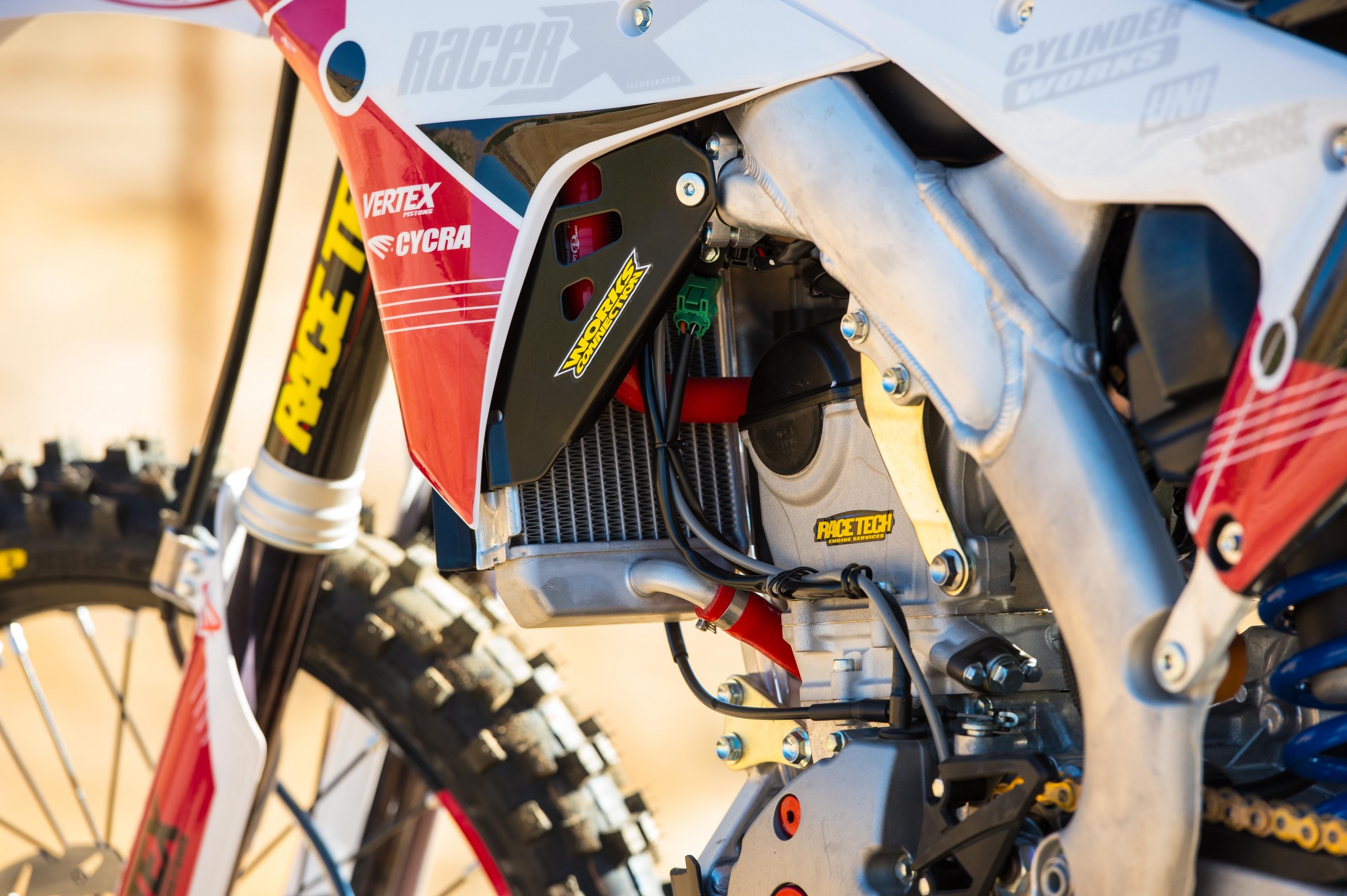 Racer X Films: Garage Build Kawasaki KX250F Big-Bore - Racer X