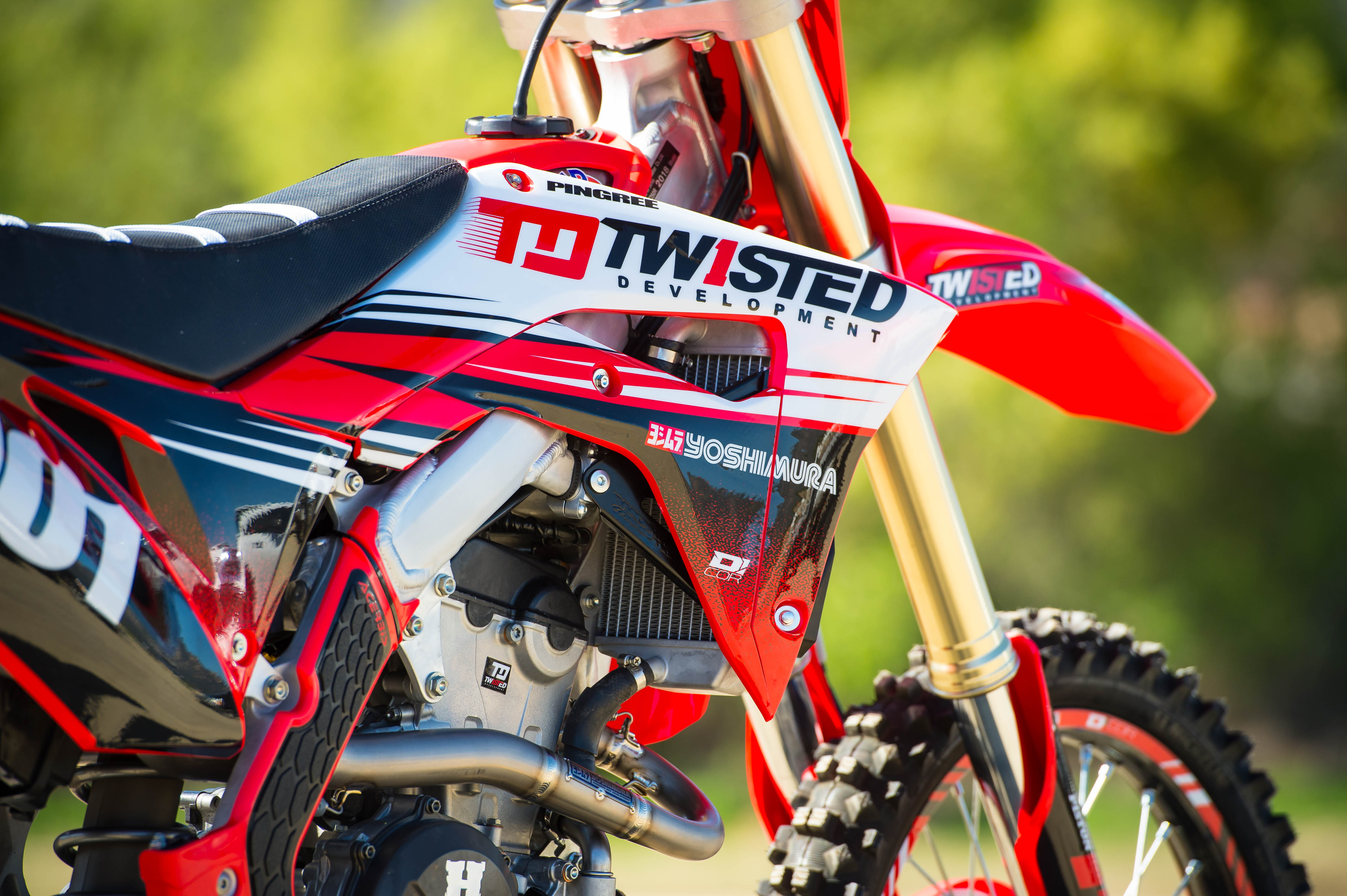 Racer X Films: Garage Build 2018 Honda CRF250R - Racer X