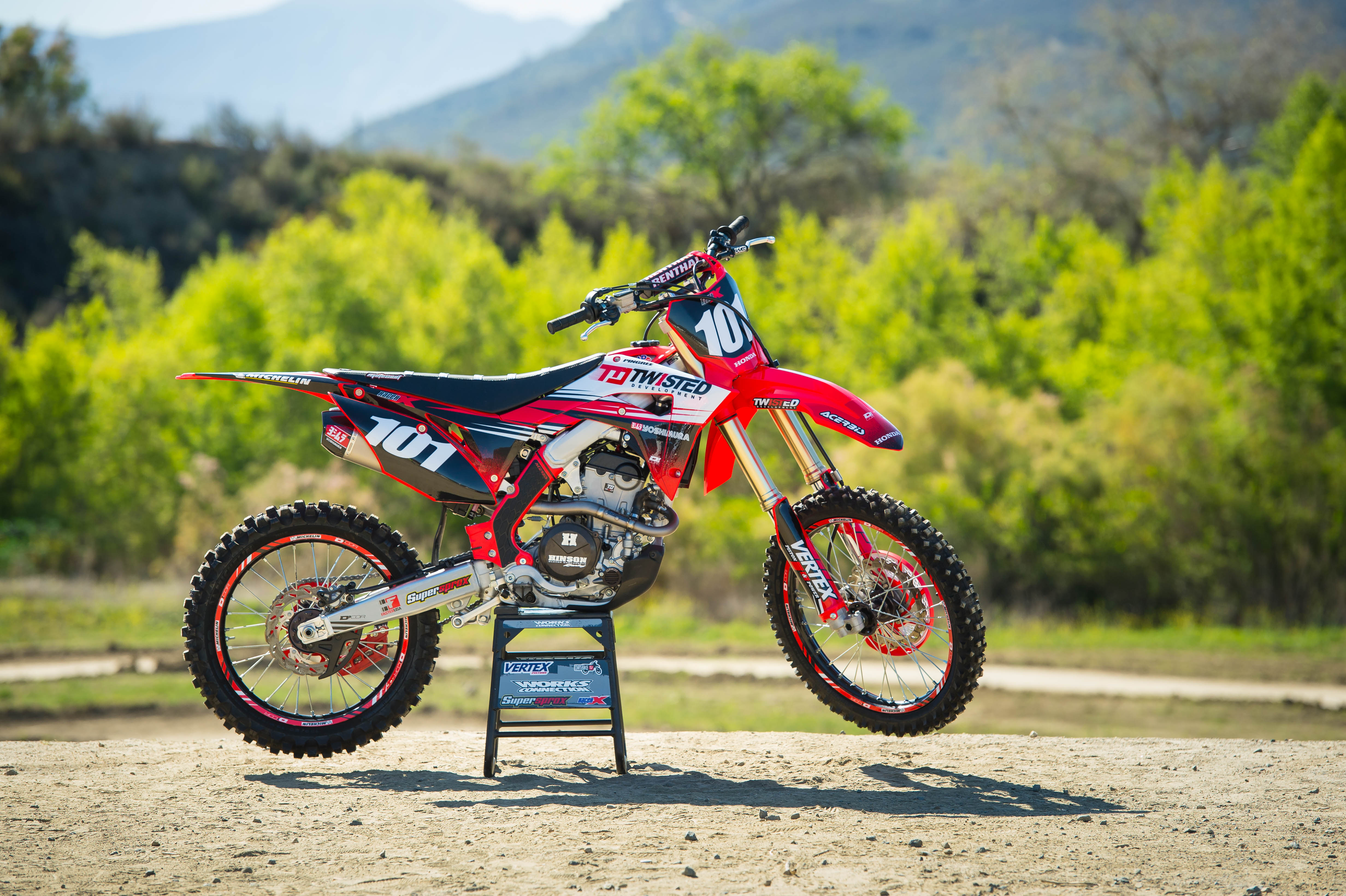 Racer X Films: Garage Build 2018 Honda CRF250R - Racer X
