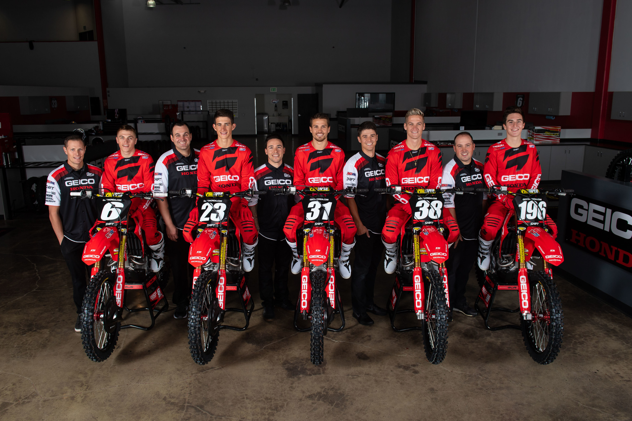 2019 GEICO Honda Team Photo Shoot - Racer X
