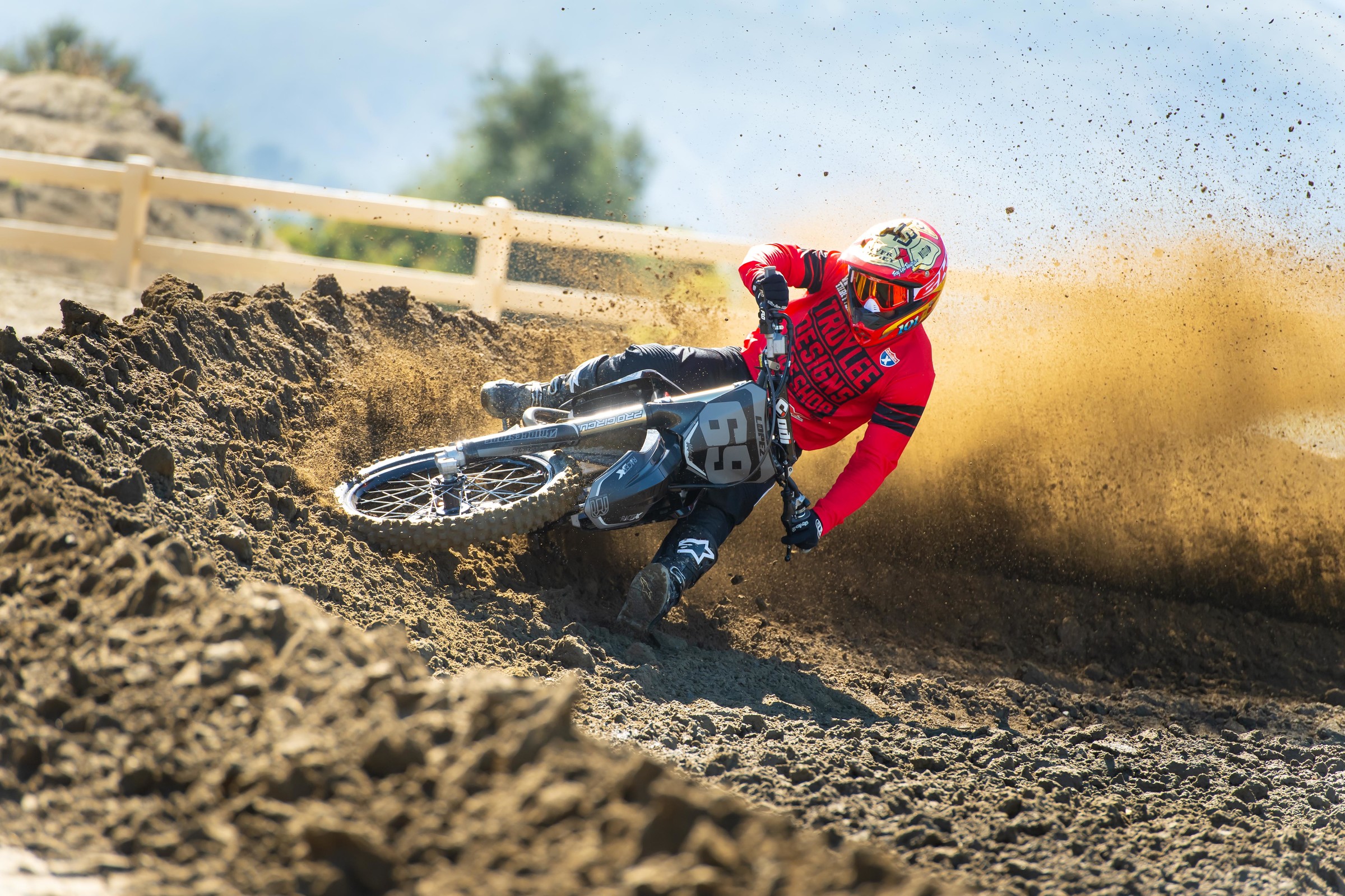 Racer X Films: 2019 Honda CRF450R Garage Build - Racer X