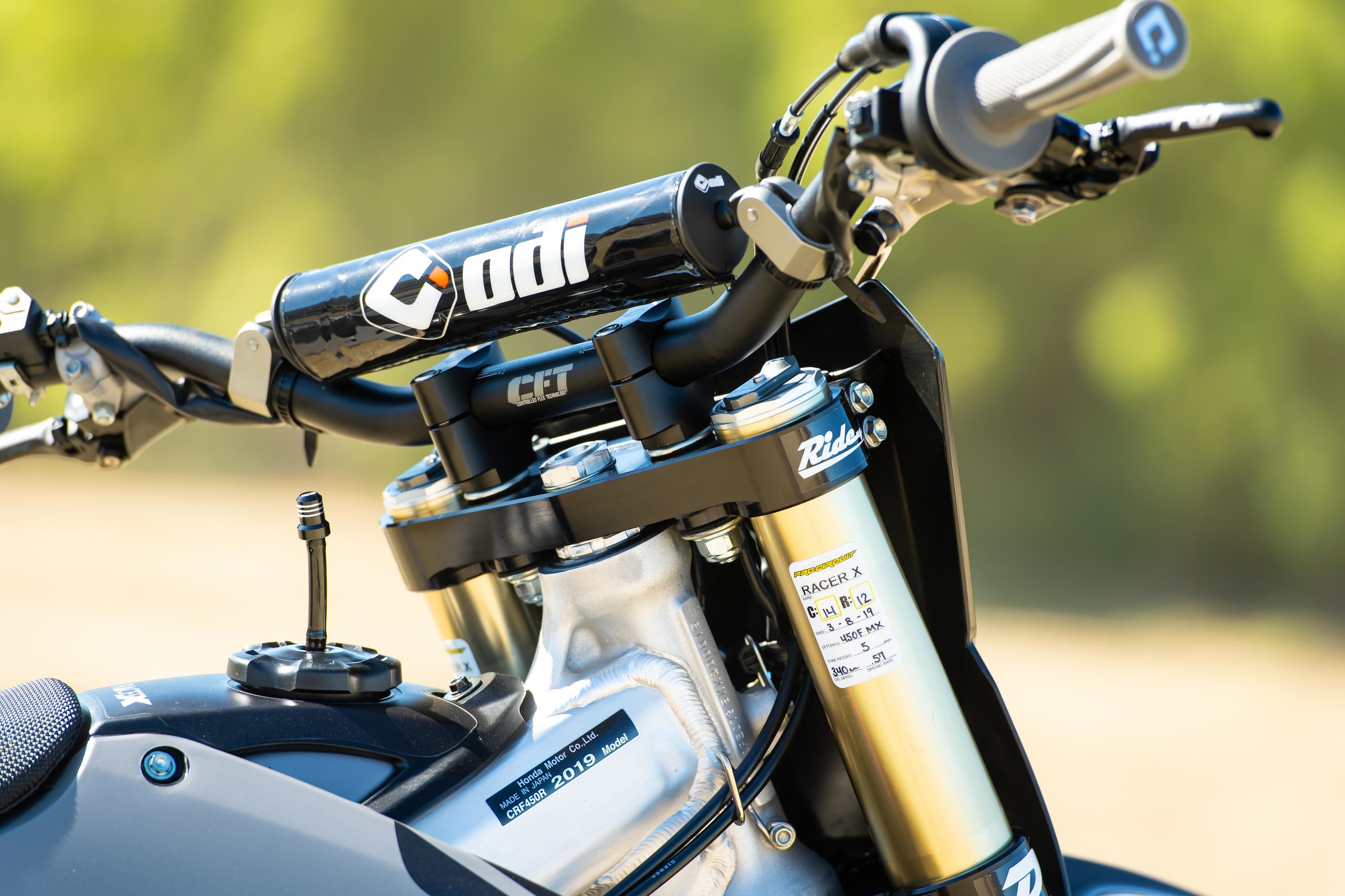 Racer X Films: 2019 Honda CRF450R Garage Build - Racer X