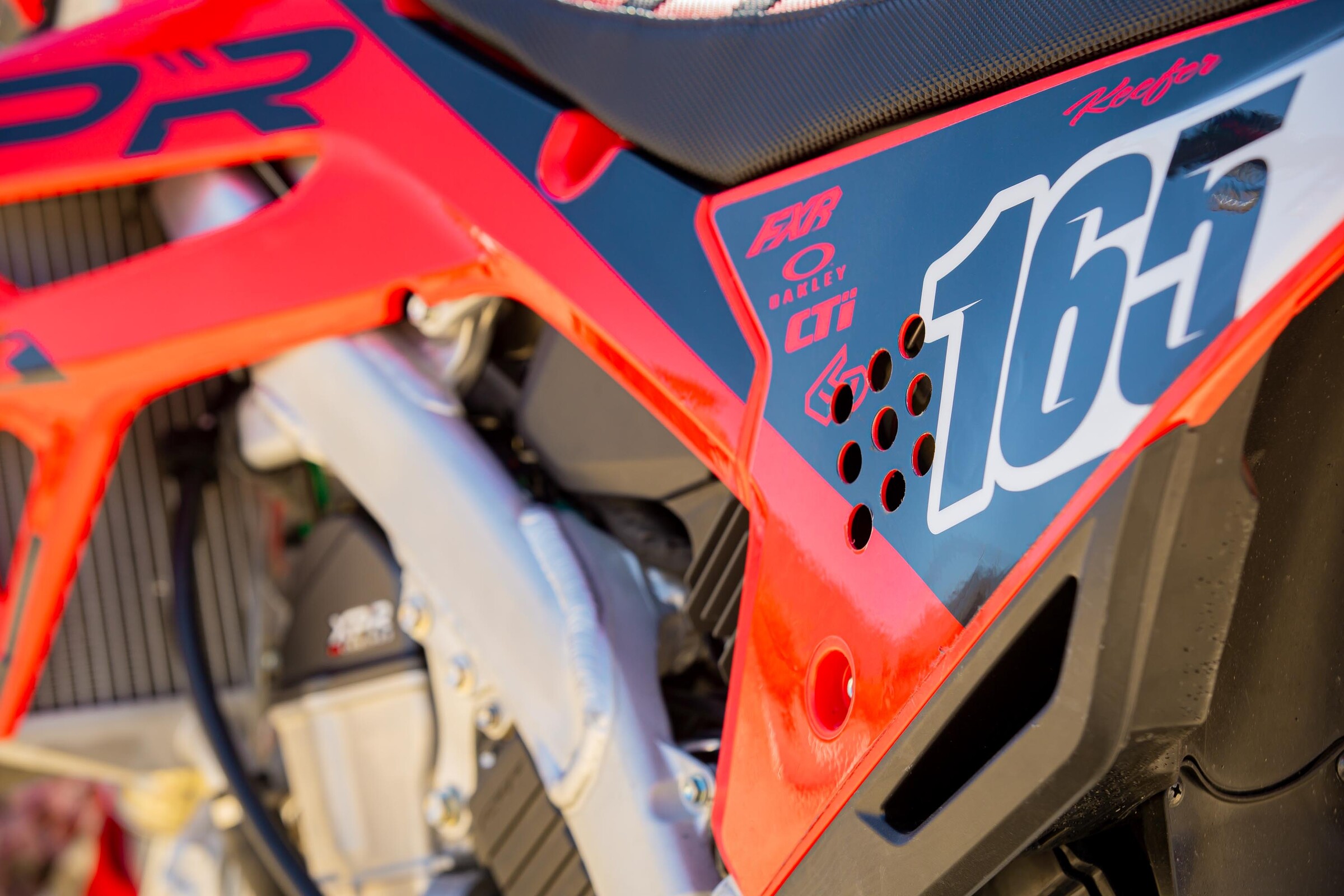 2022 Honda CRF450R Bike Build Garage Build - Racer X