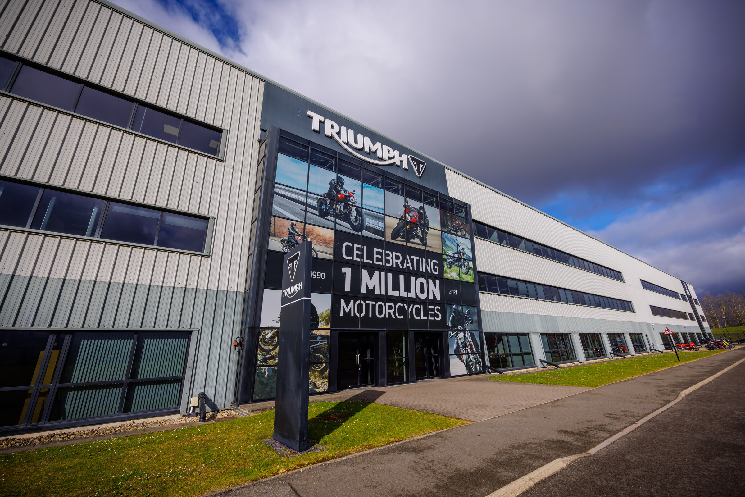 Previewing 2023 Daytona Supercross, Triumph Factory Tour, & More - Racer X