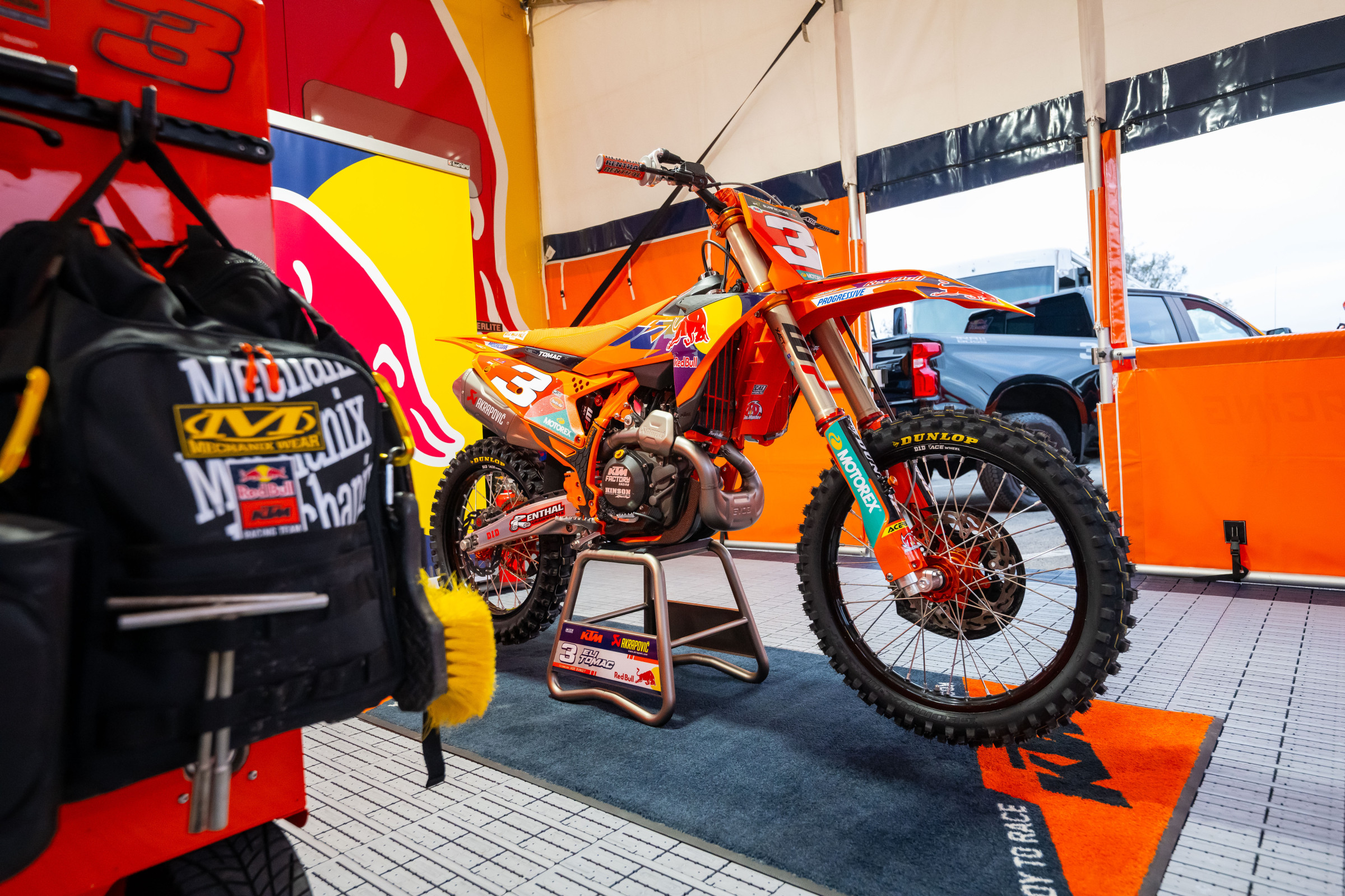 Video: Close Up Look at Eli Tomac's KTM 450 SX-F Supercross Race Bike ...