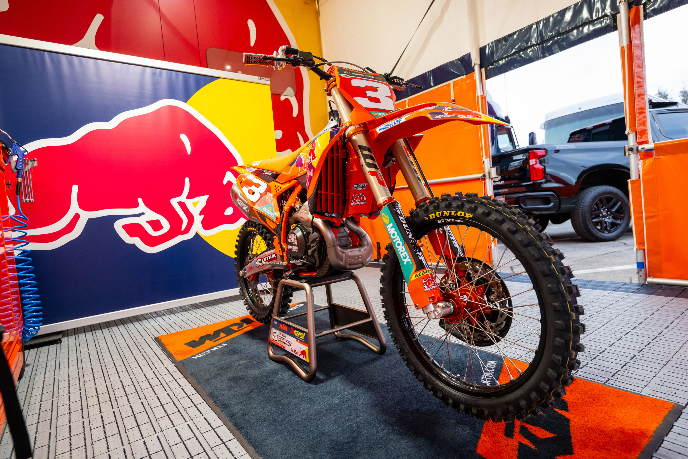 Video: Close Up Look at Eli Tomac's KTM 450 SX-F Supercross Race Bike ...